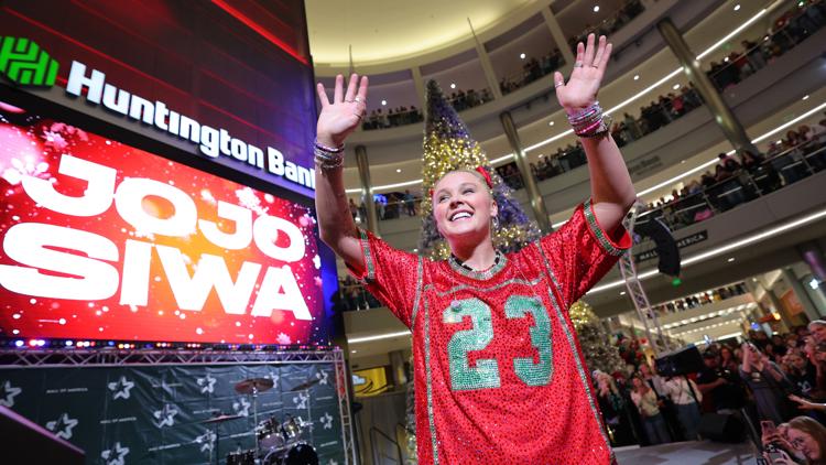 JoJo Siwa reveals painful health scare before Black Friday performance ...