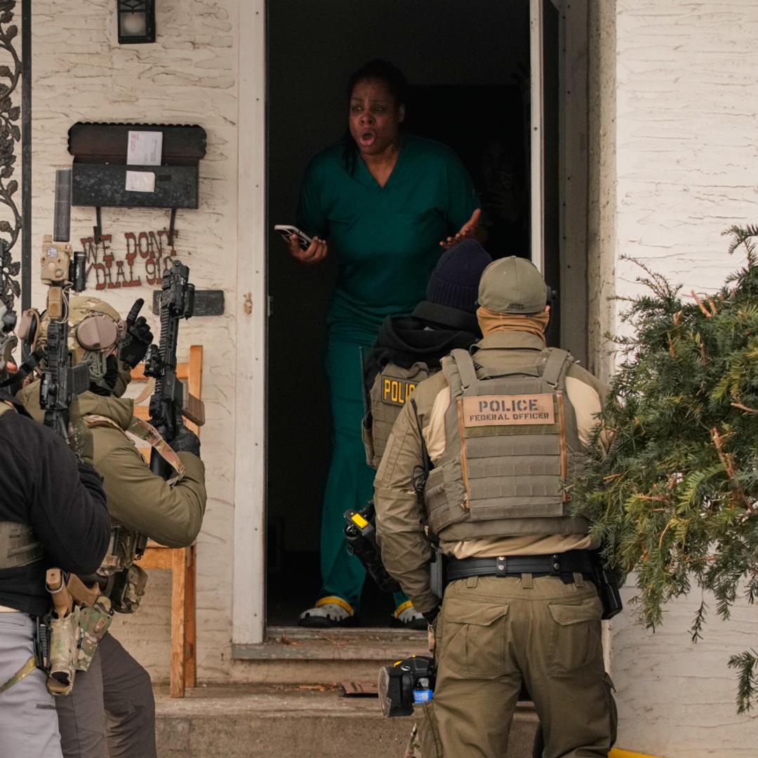 Immigration officers assert sweeping power to enter homes without a ...