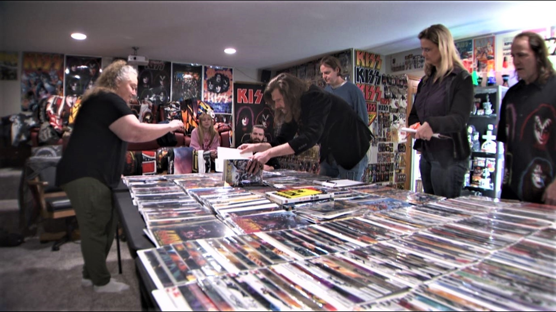 Minnesotan proves to have largest KISS collection | kiiitv.com
