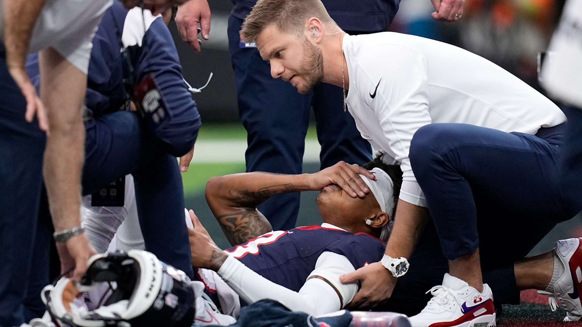 Texans' Tank Dell carted off with ankle injury against Broncos | kiiitv.com