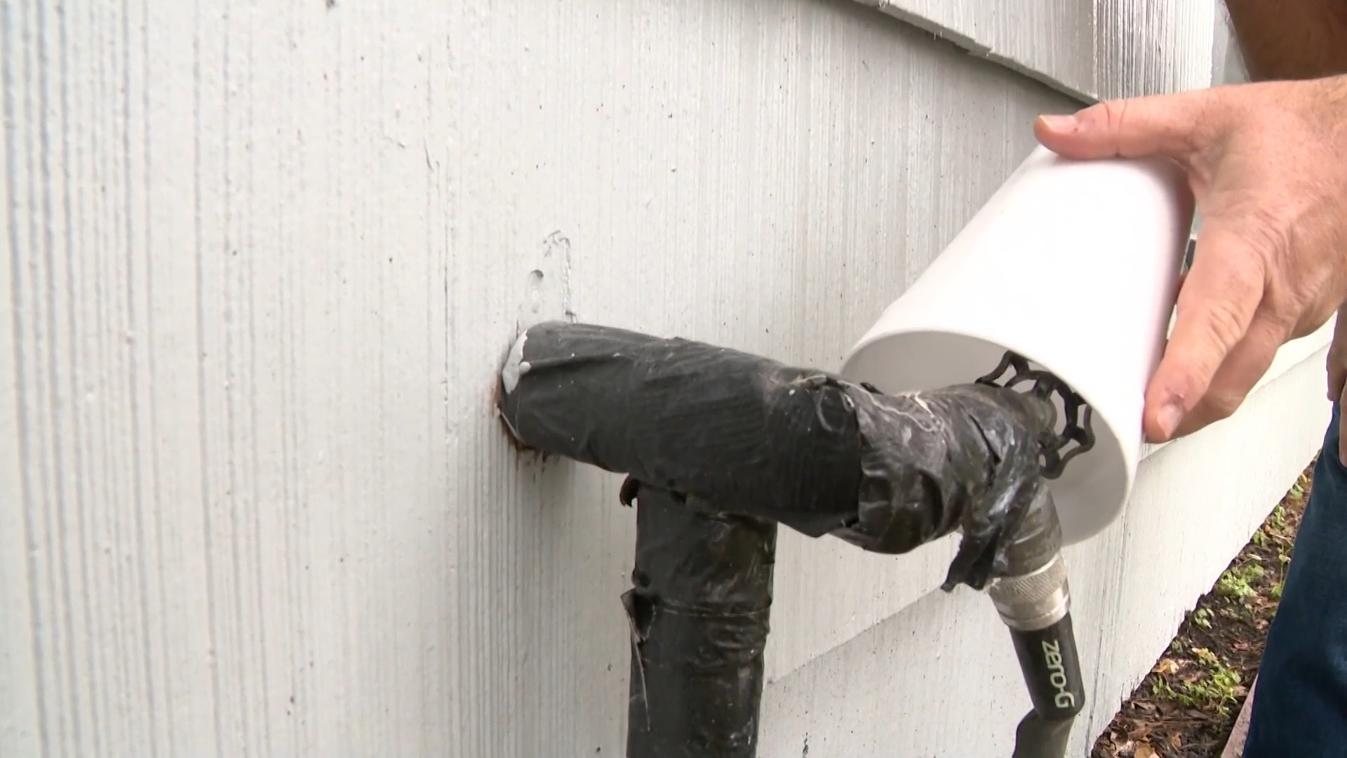 Cold weather hacks: Easy ways to prevent frozen pipes in Houston ...