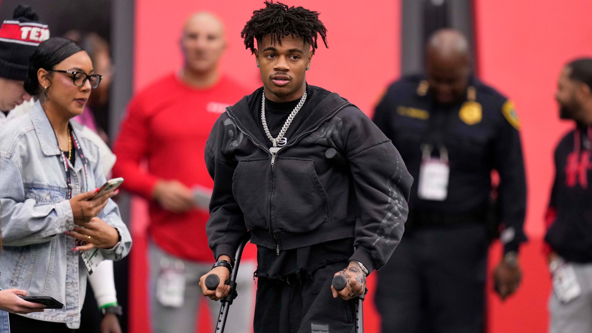Houston Texans players honor Tank Dell before playoff game | kiiitv.com
