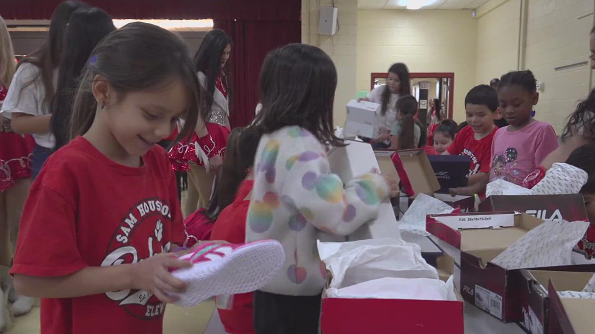 Shoe giveaway for students at Sam Houston Elementary | kiiitv.com