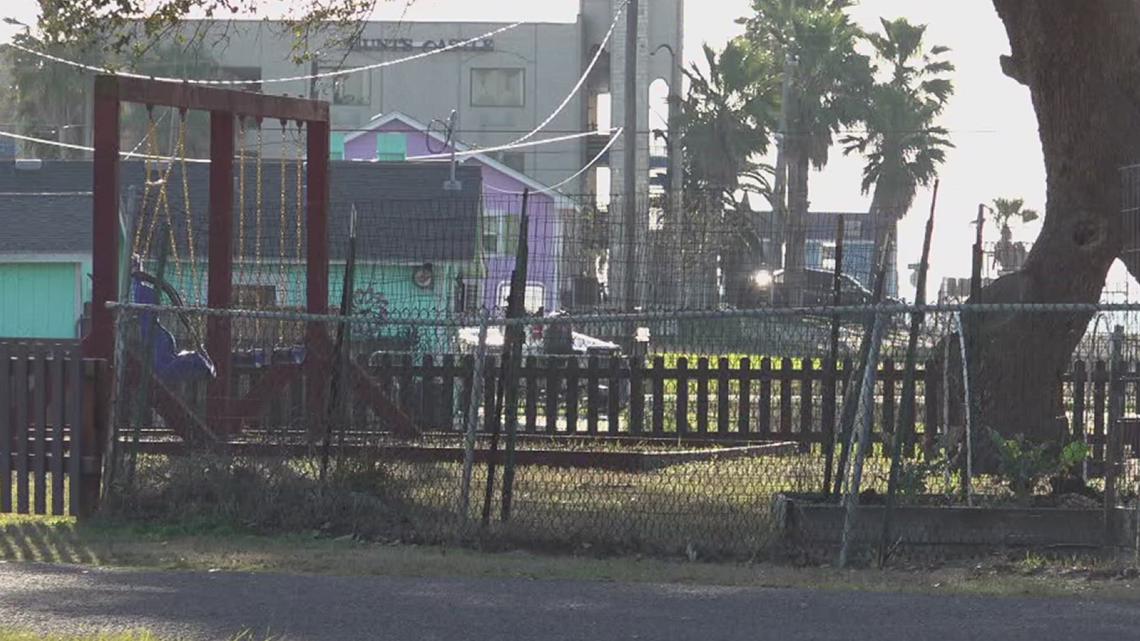 Rockport sprays for wooly worms to prevent infestation | kiiitv.com