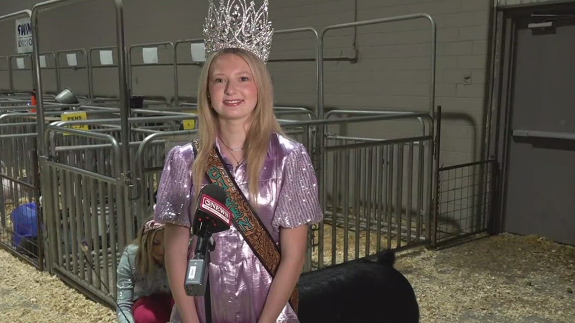 Kleberg County Livestock Show Queen shows off her pig! | kiiitv.com