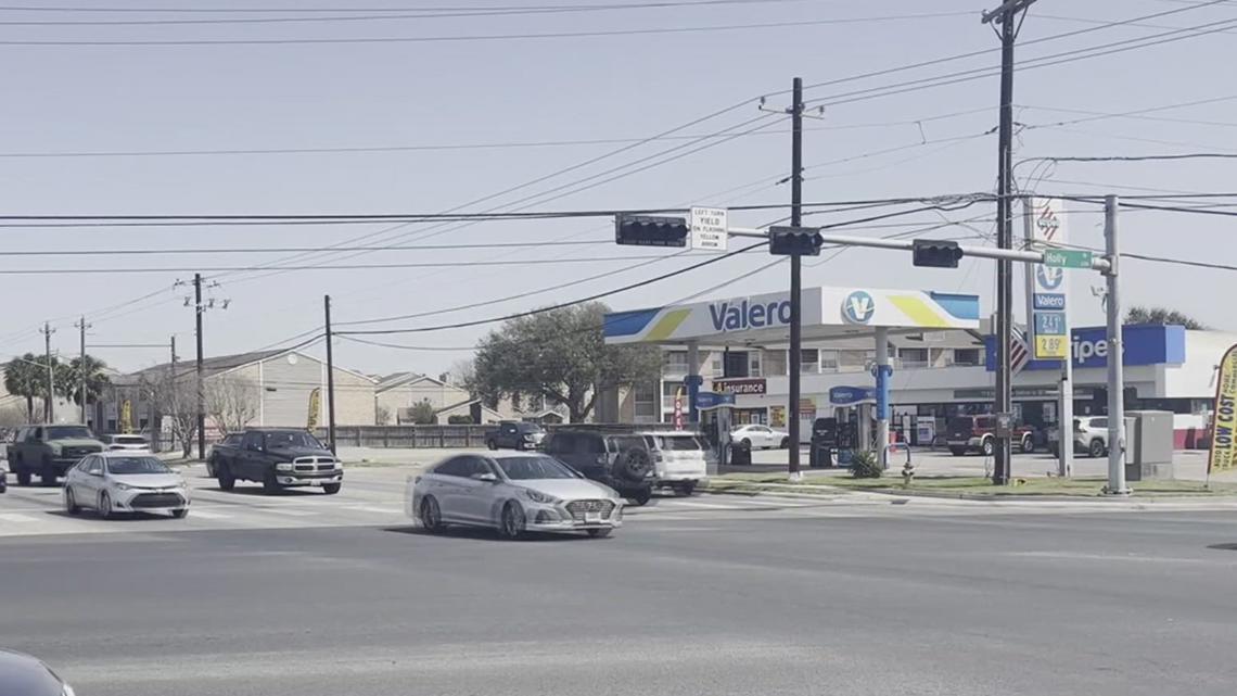 Sinton fire officials respond to large grass fire | kiiitv.com