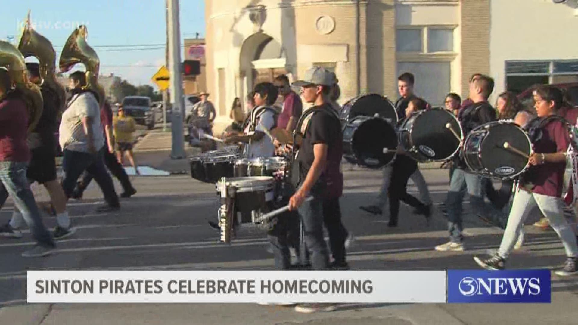 Sinton Pirates celebrate homecoming week with parade | kiiitv.com