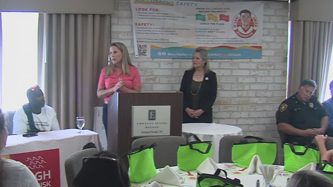 Je'sani Smith foundation awards six students in scholarship money ...