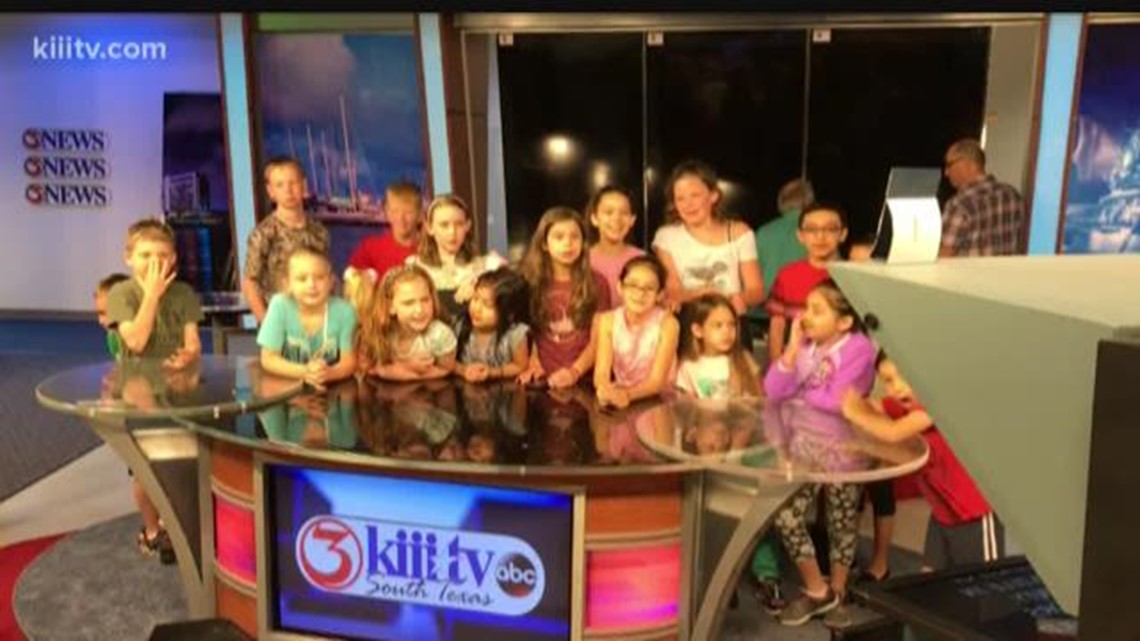 Homeschoolers take a tour of the Kiii-TV studios | kiiitv.com