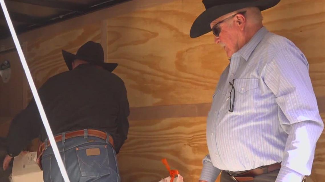 Sinton community comes together after wildfire destruction | kiiitv.com