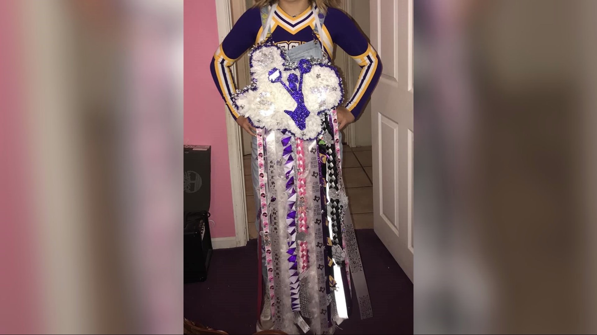 Texas high schoolers sport extravagant mums for homecoming | kiiitv.com