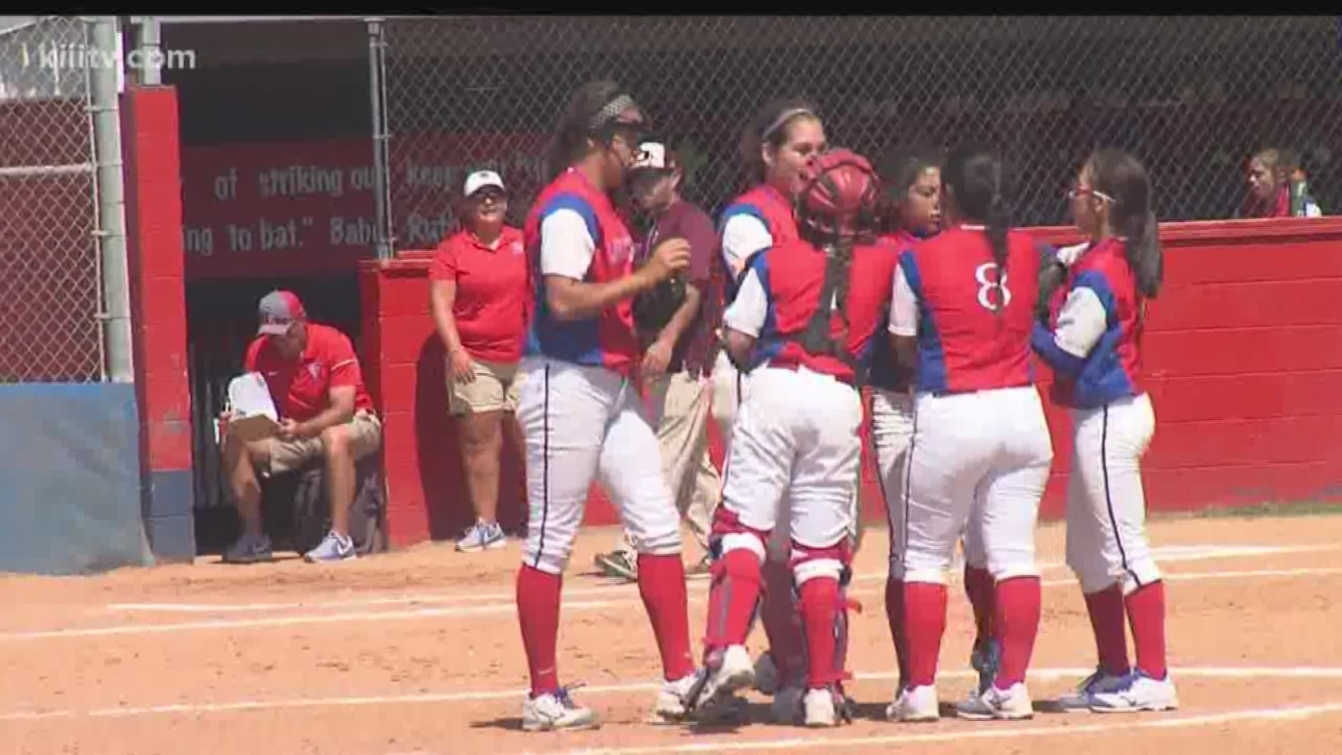 Gregory-Portland softball advances to Area Round | kiiitv.com
