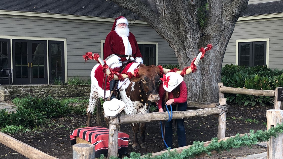 Santa ditches trusty sleigh for Texas longhorn at holiday event in ...