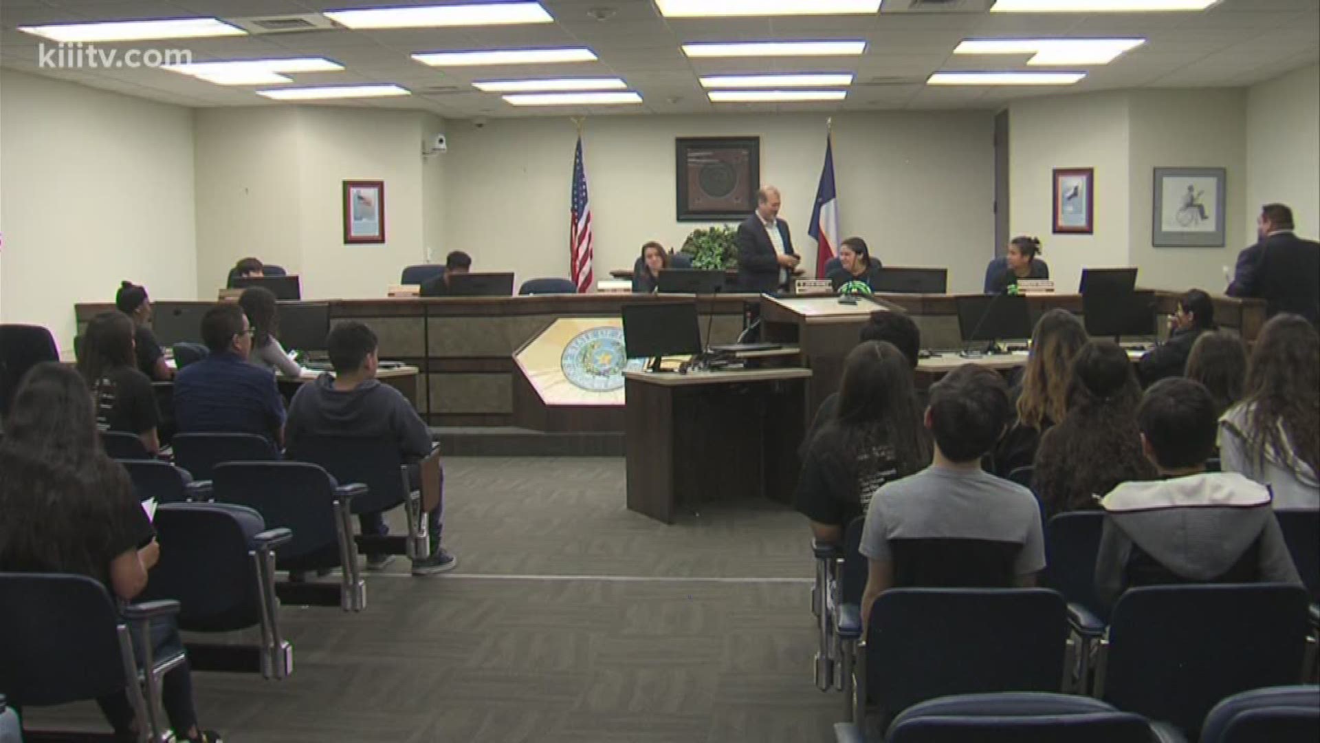 Haas Middle School students take tour of Nueces County Courthouse ...