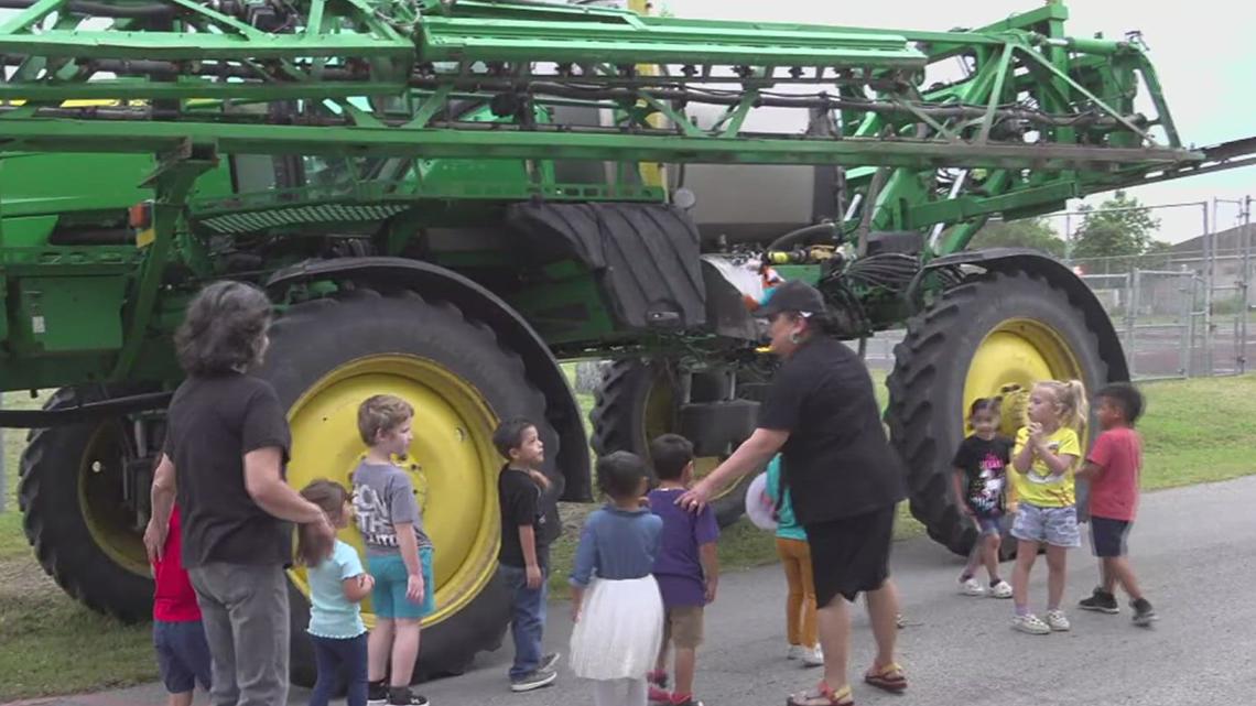 Mathis students learn about different careers at Touch-A-Truck | kiiitv.com