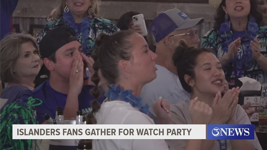 Fans cheer on Islanders Women's Basketball in first Women's NCAA ...