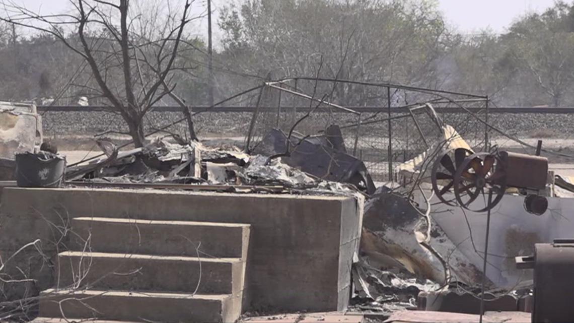 Sinton residents return home to salvage what they can after Welder Fire ...