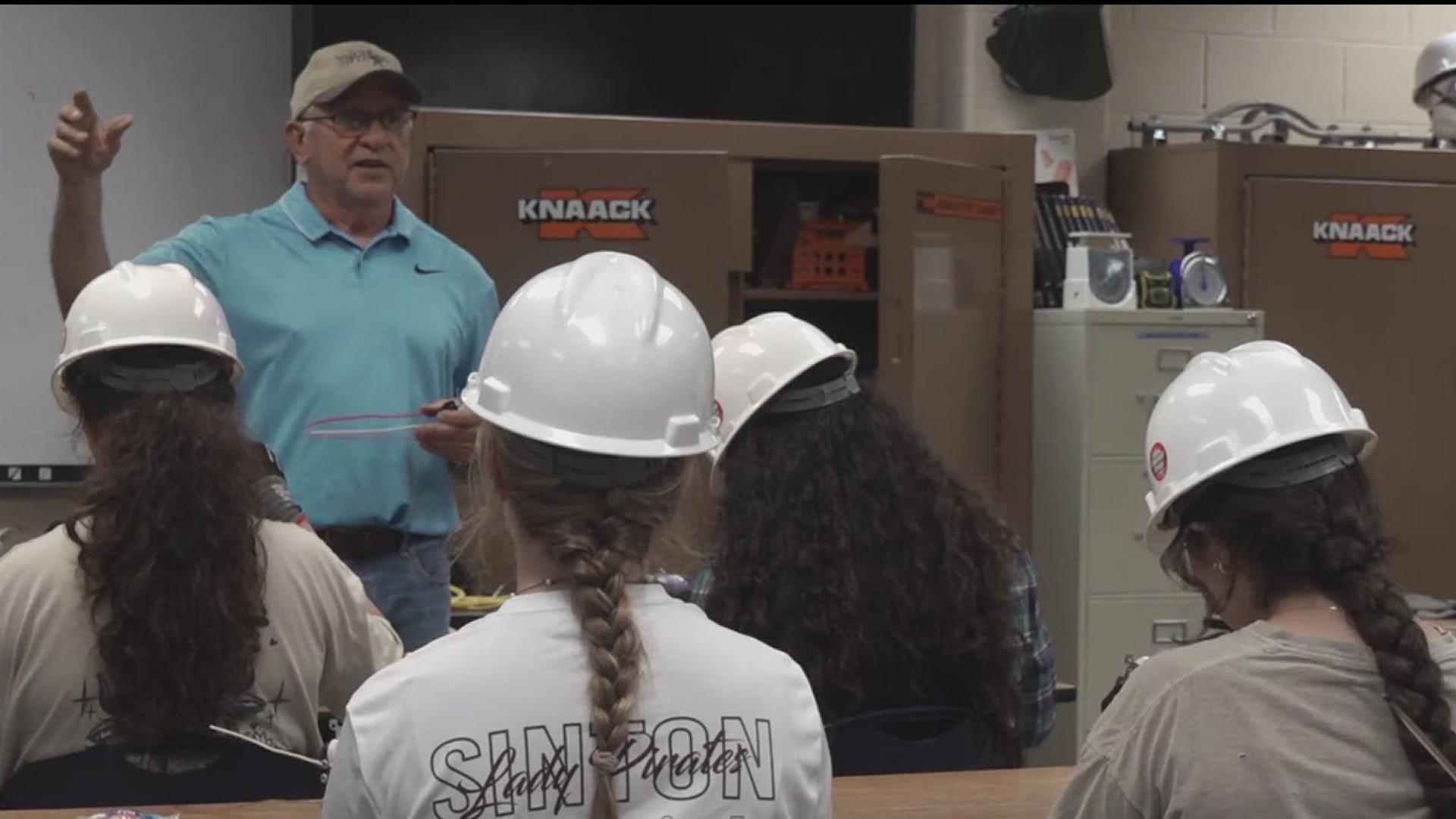 'Camp Build It' teaches high school girls about construction jobs ...