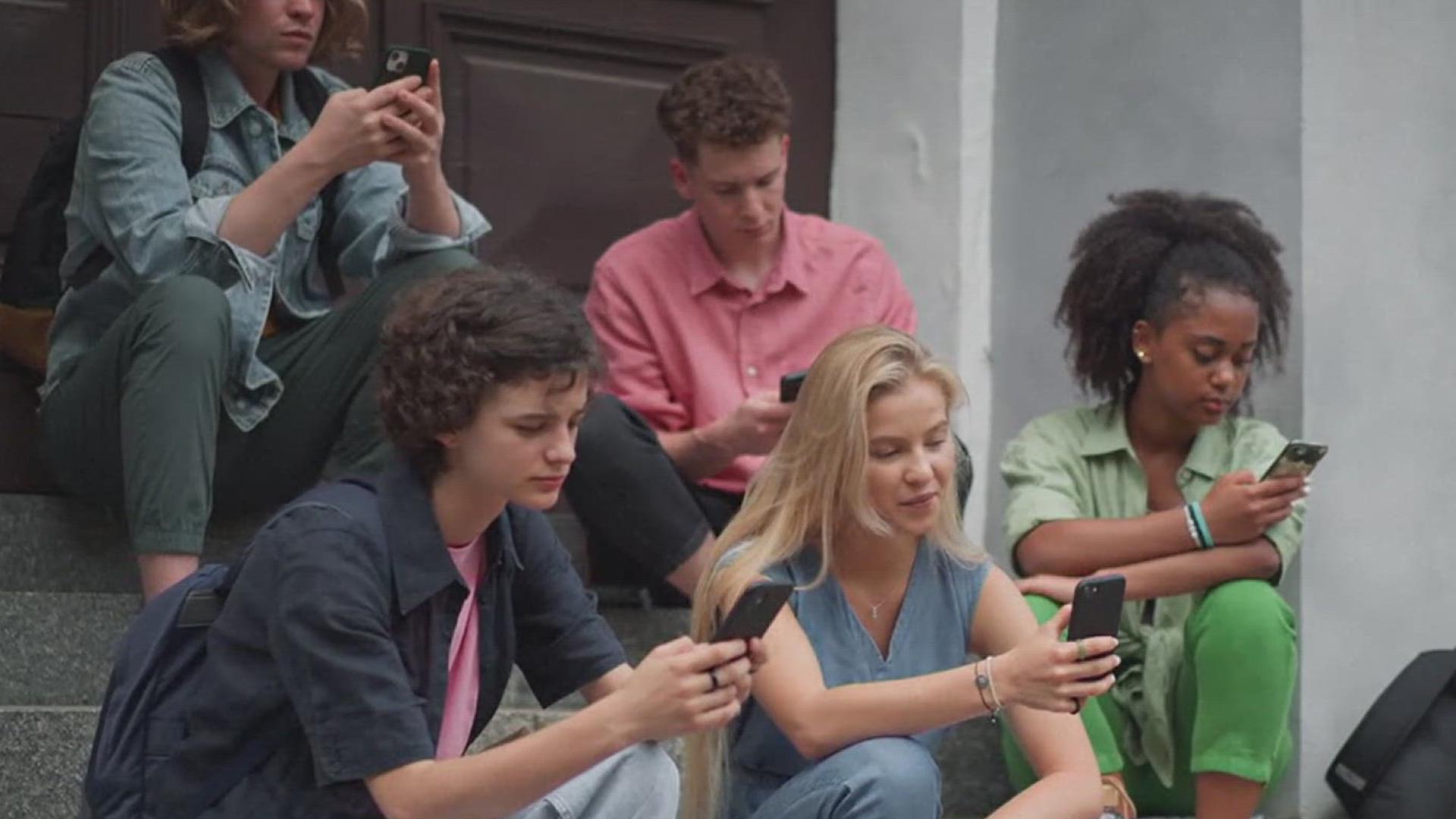 Texas school districts required to develop plans after new bill bans ...