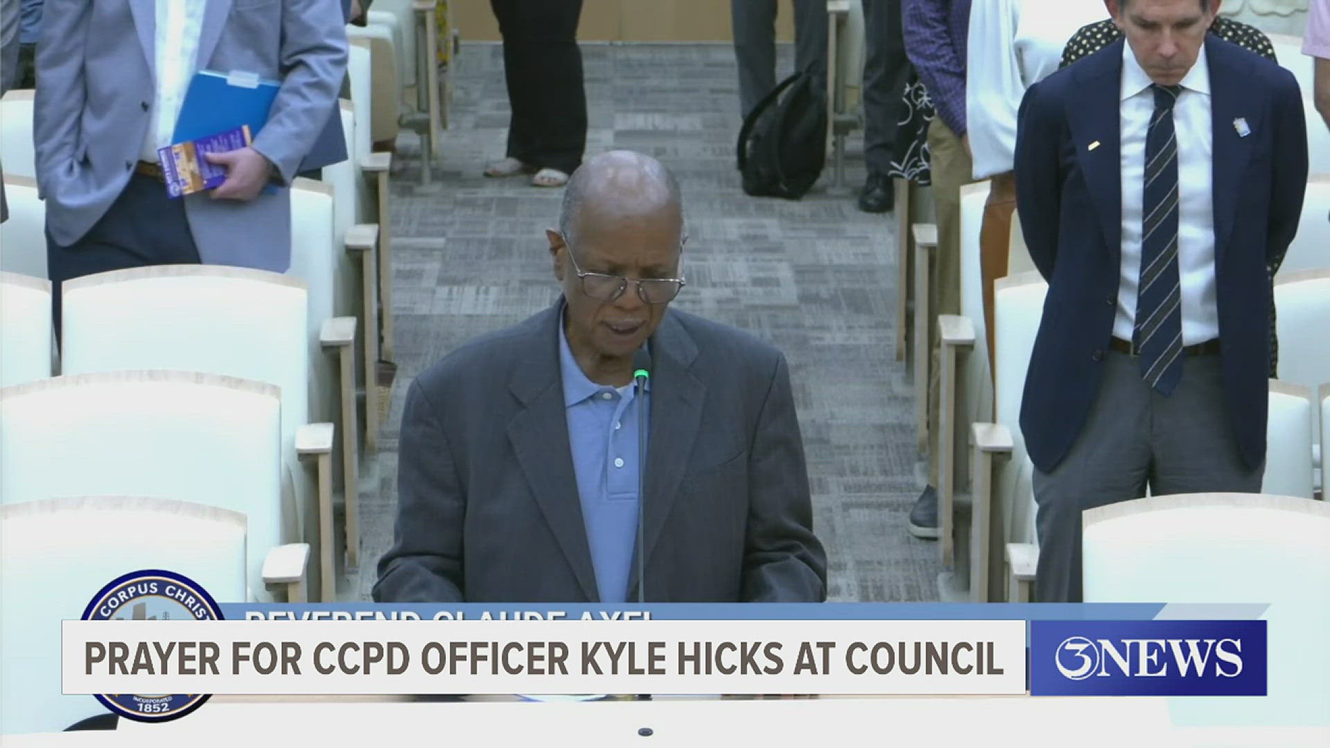 Prayer for CCPD officer Kyle Hicks at City Council meeting | kiiitv.com
