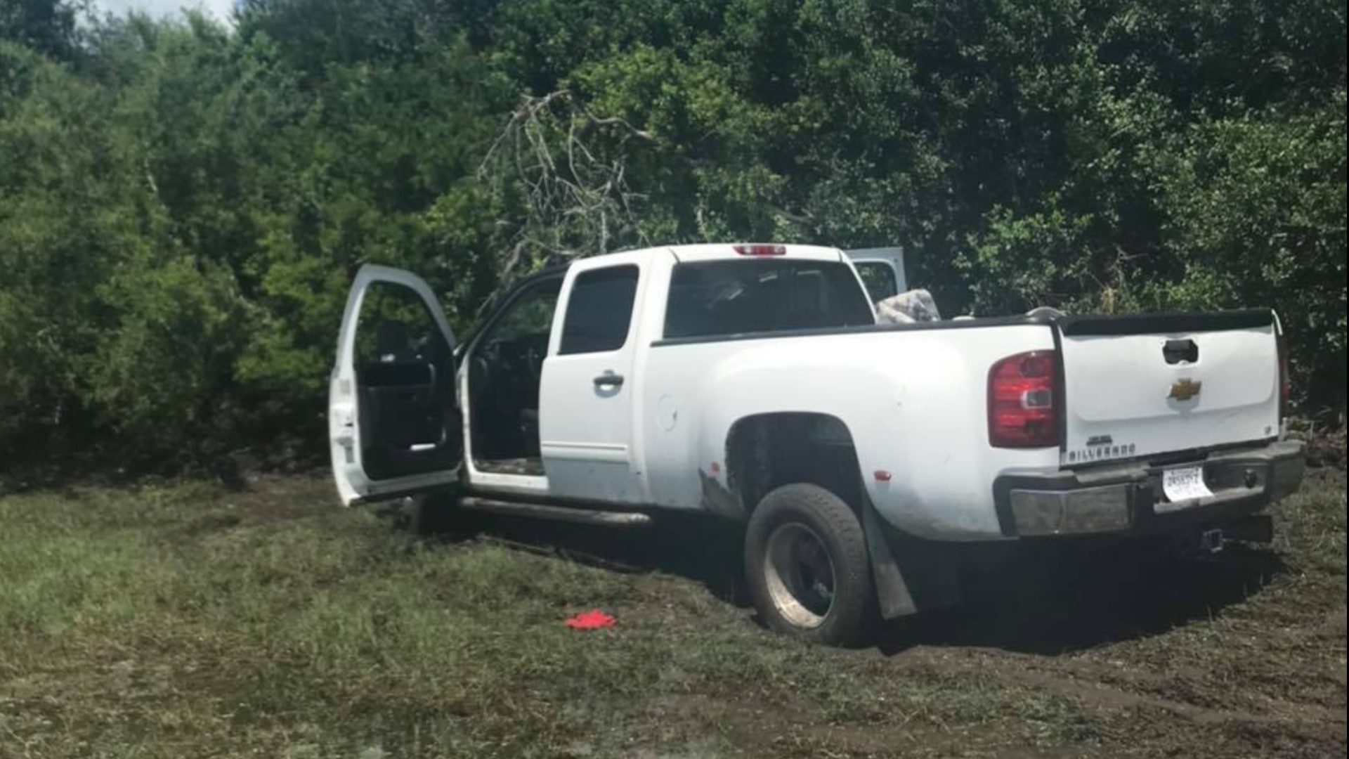 Law enforcement searching for people who bailed out of vehicle near Bee ...