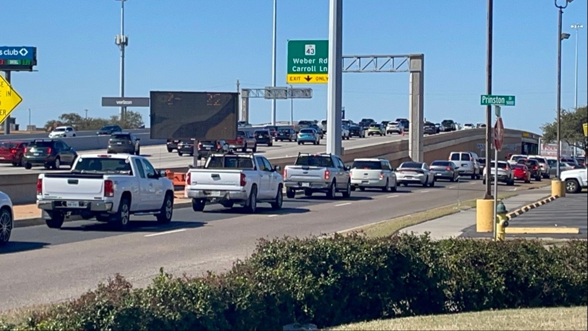 Boat blocking traffic on SPID | kiiitv.com