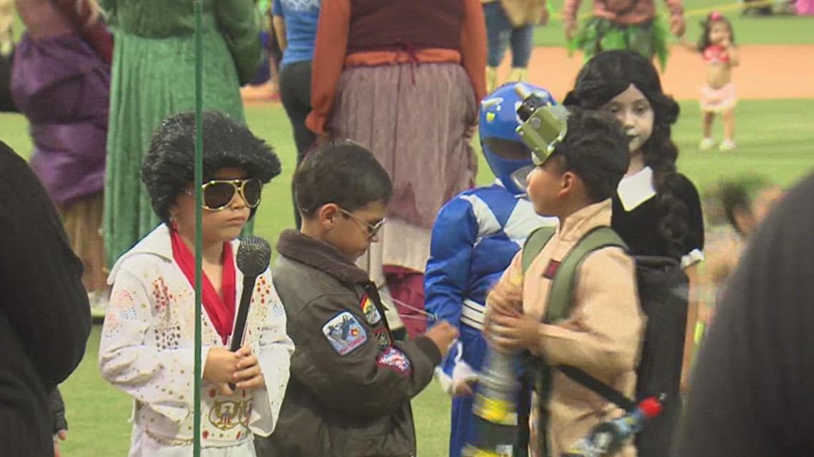 CC community comes out to annual Halloween with the Hooks | kiiitv.com