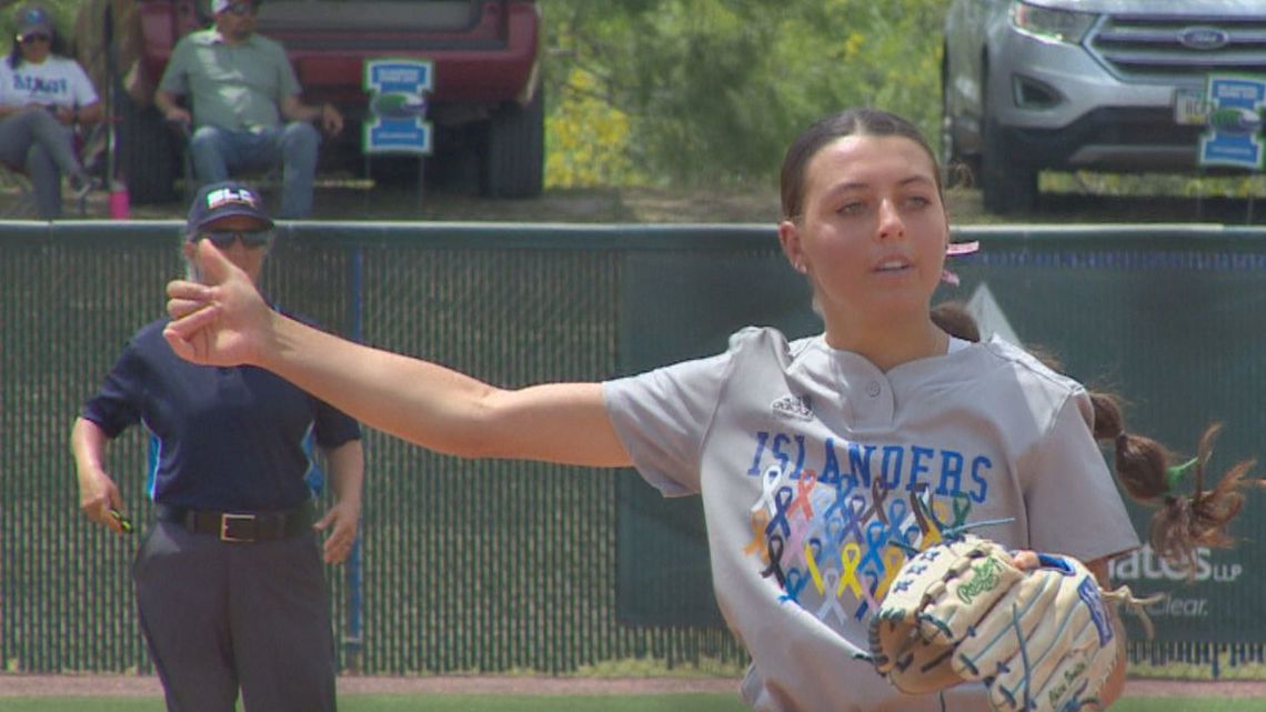 Islanders softball drops Friday doubleheader to SFA | kiiitv.com