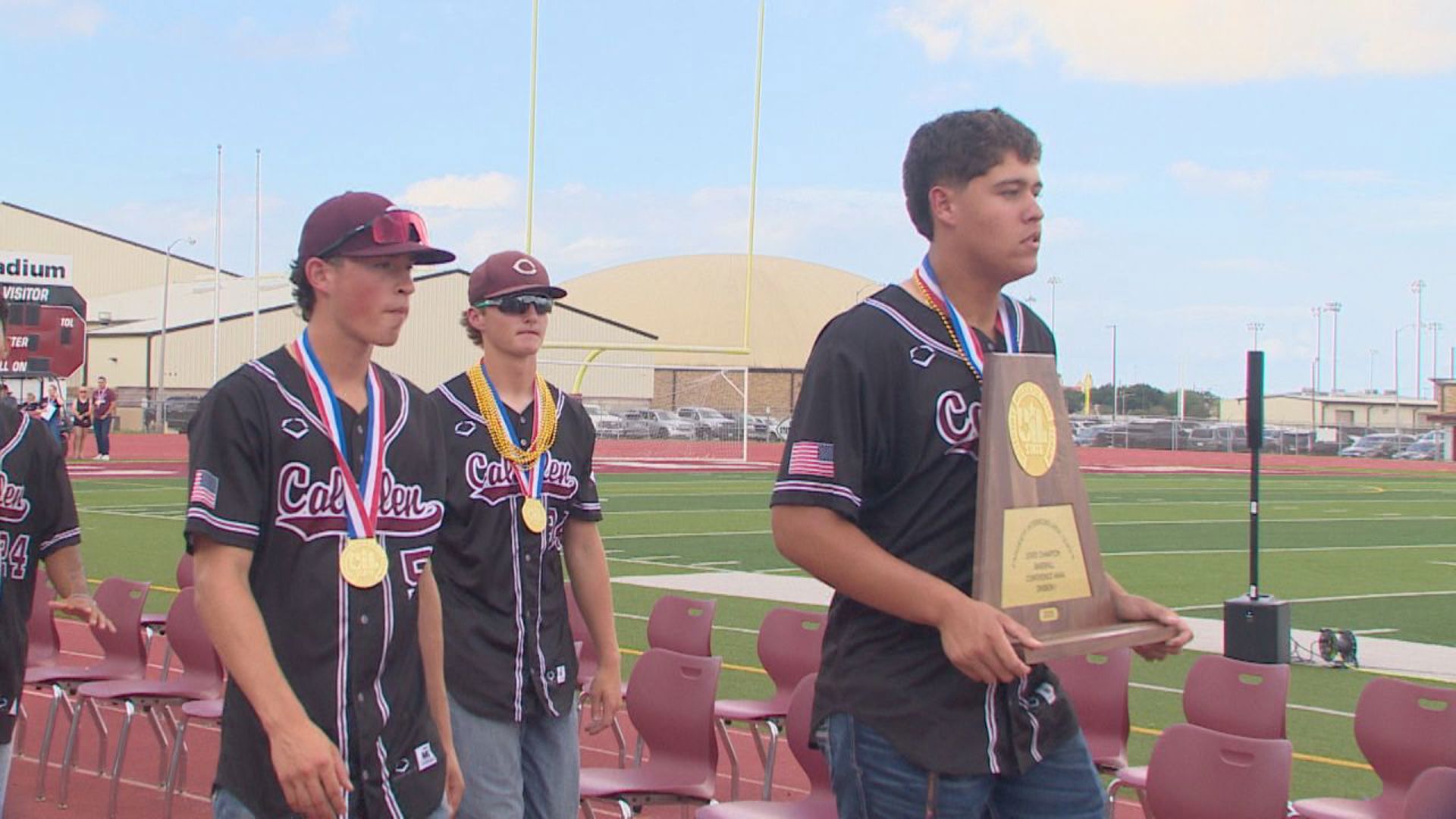 Calallen celebrates baseball and softball titles with parade | kiiitv.com