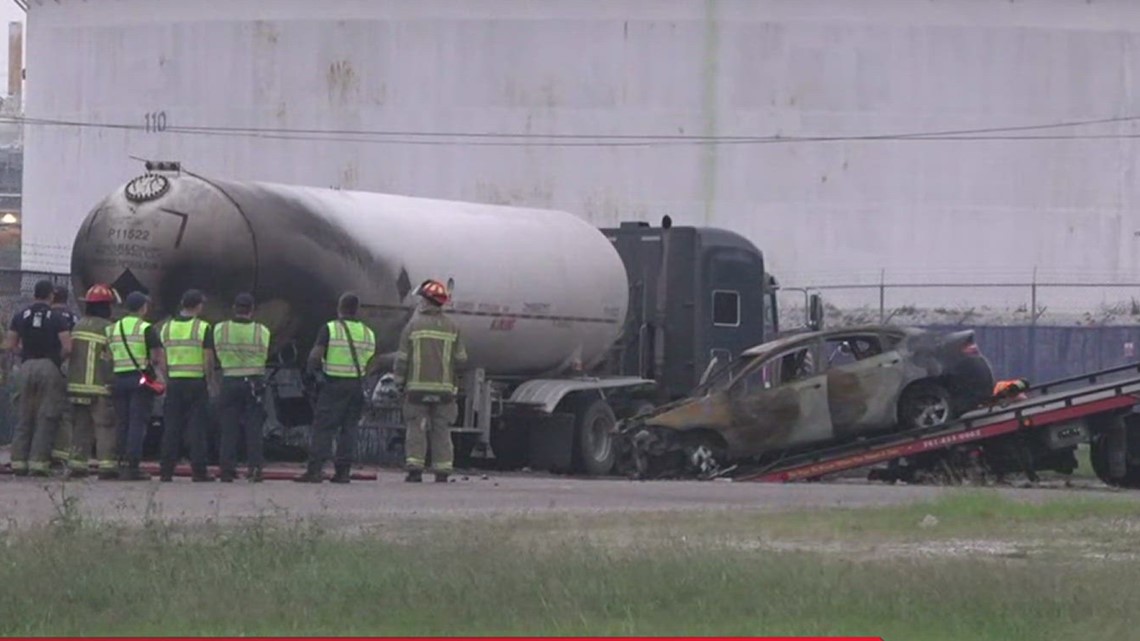 BREAKING: Police looking for driver who left scene after crashing into ...