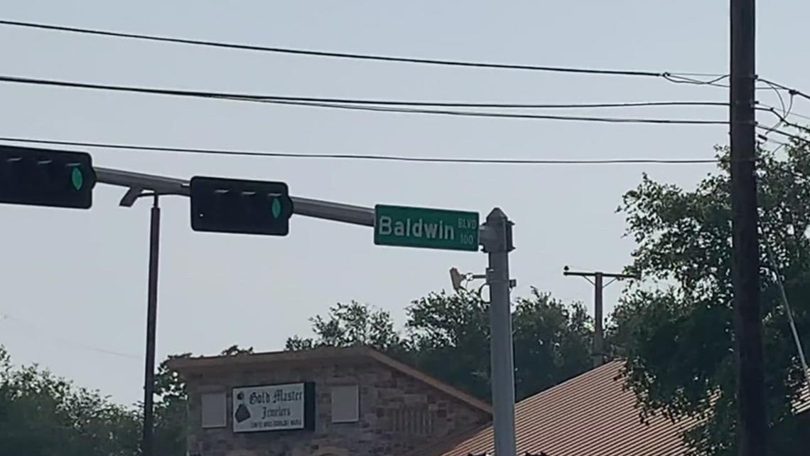 Pedestrian hit after not using crosswalk on Baldwin | kiiitv.com