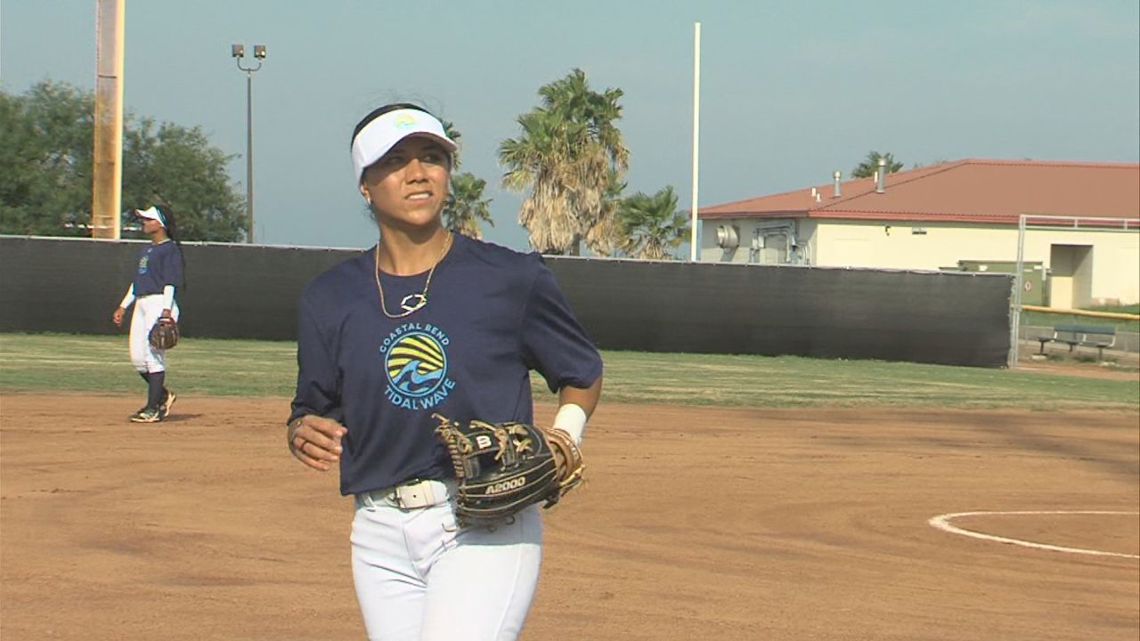 Coastal Bend Tidal Wave softball drops home opener | kiiitv.com
