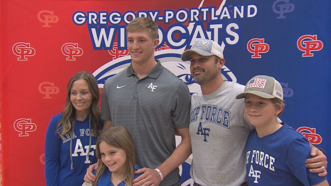 Five Gregory-Portland athletes sign Wednesday | kiiitv.com