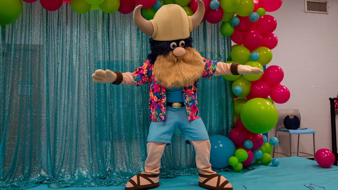 Valdar the Viking receives a new wardrobe | kiiitv.com