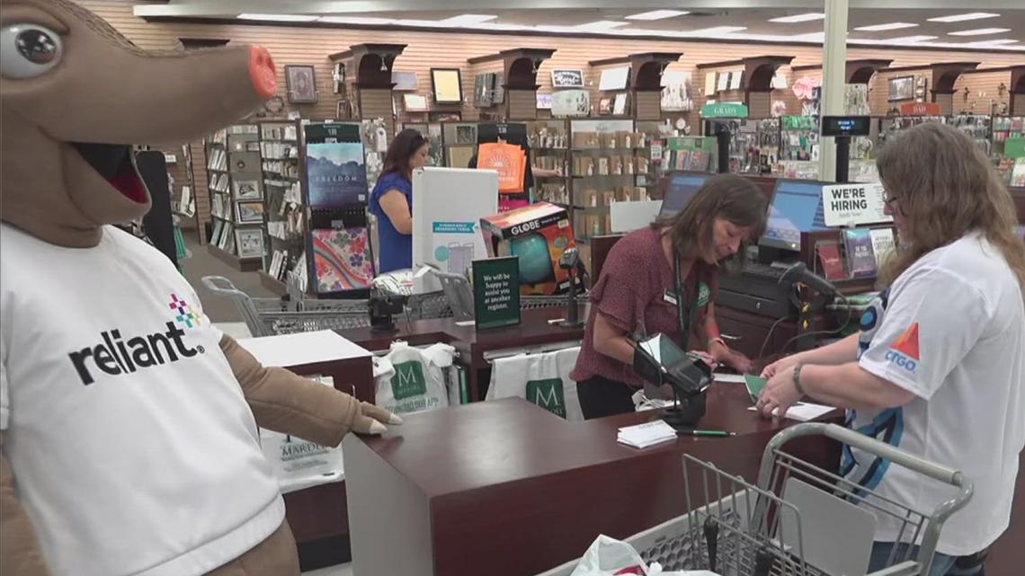 Reliant, CC Hooks Club let 10 teachers shop till they drop | kiiitv.com