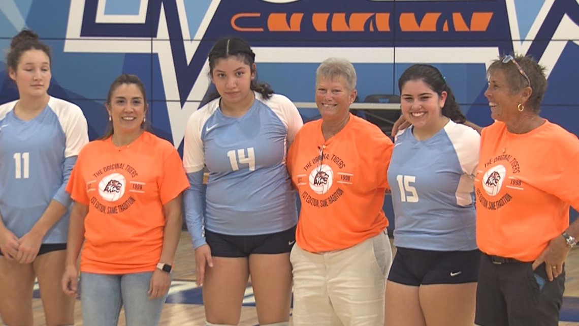 Carroll volleyball tops Alice in new gym's debut | kiiitv.com