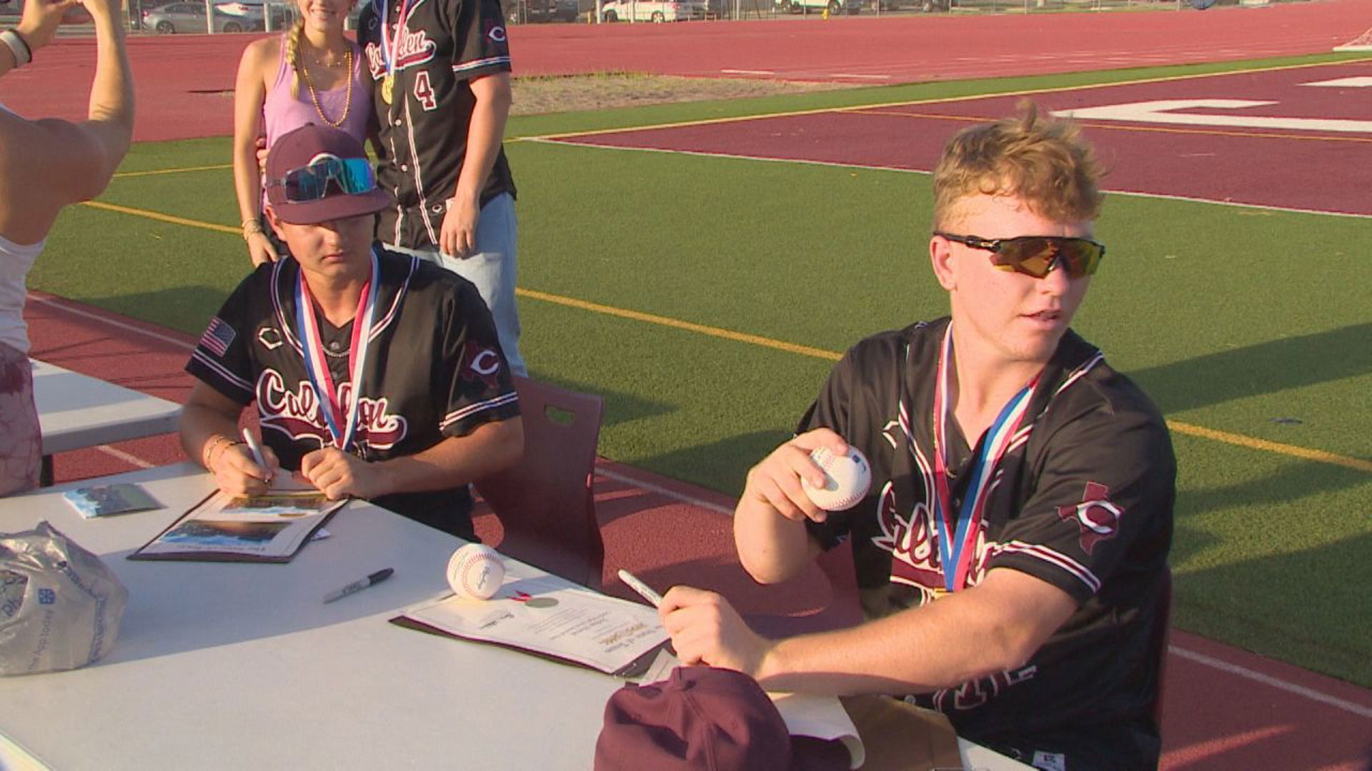 Calallen celebrates baseball and softball titles with parade | kiiitv.com