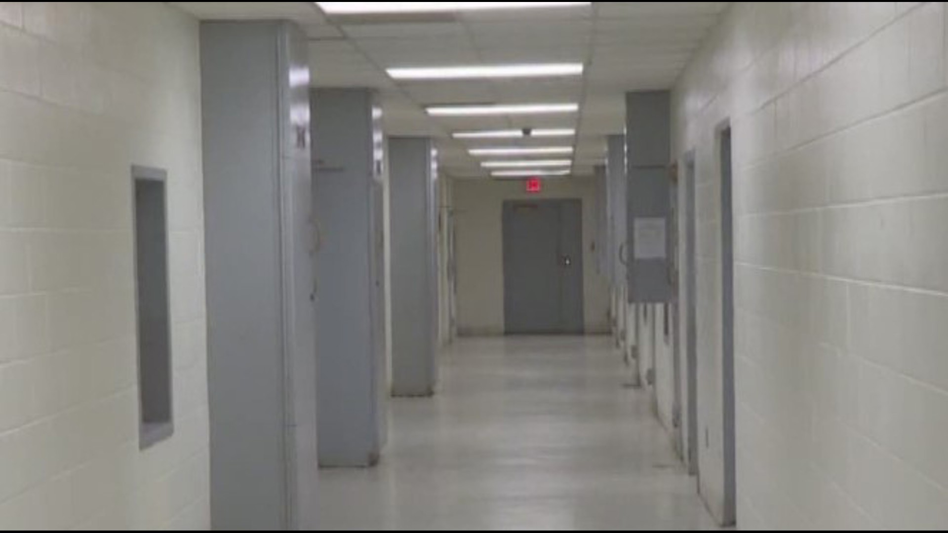 Beeville man arrested and 3 inmates charged with smuggling contraband ...