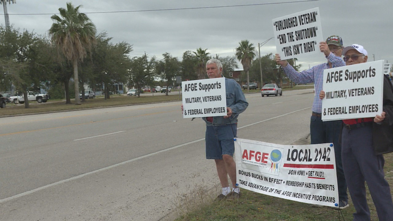 Corpus Christi's AFGE chapter protests partial government shutdown ...