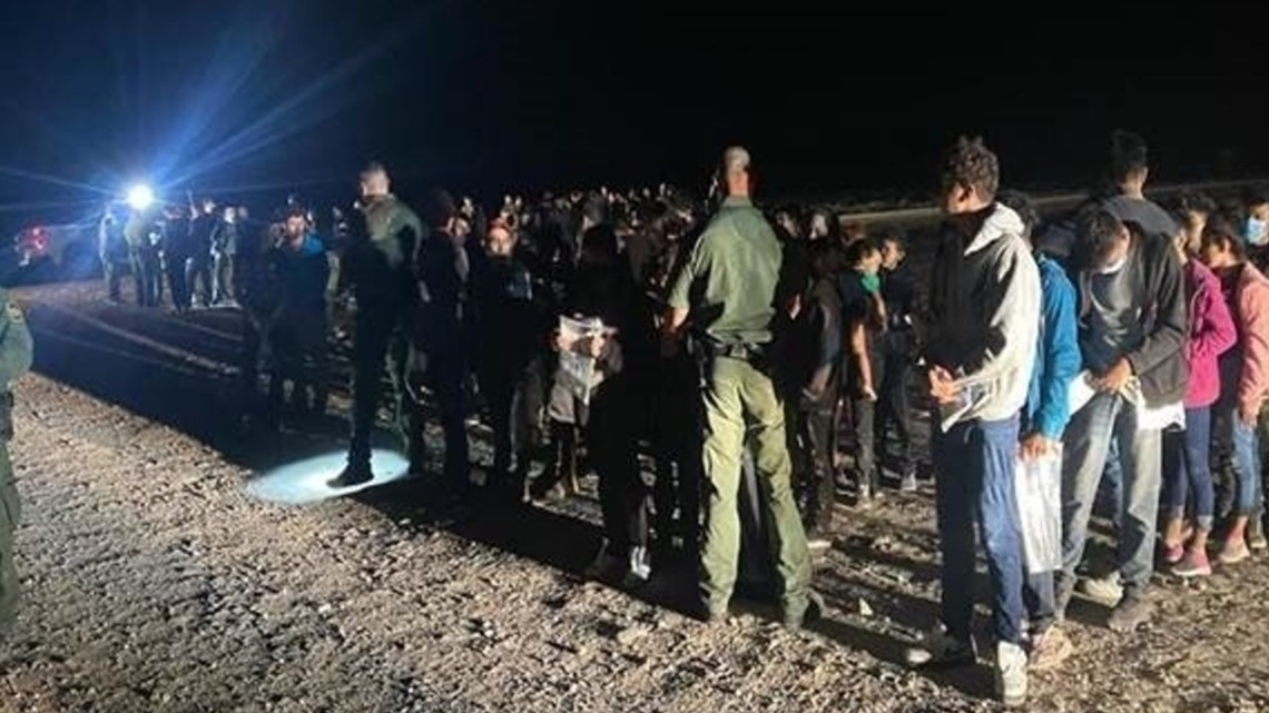 Hundreds of migrants arrested as large groups try to cross border ...