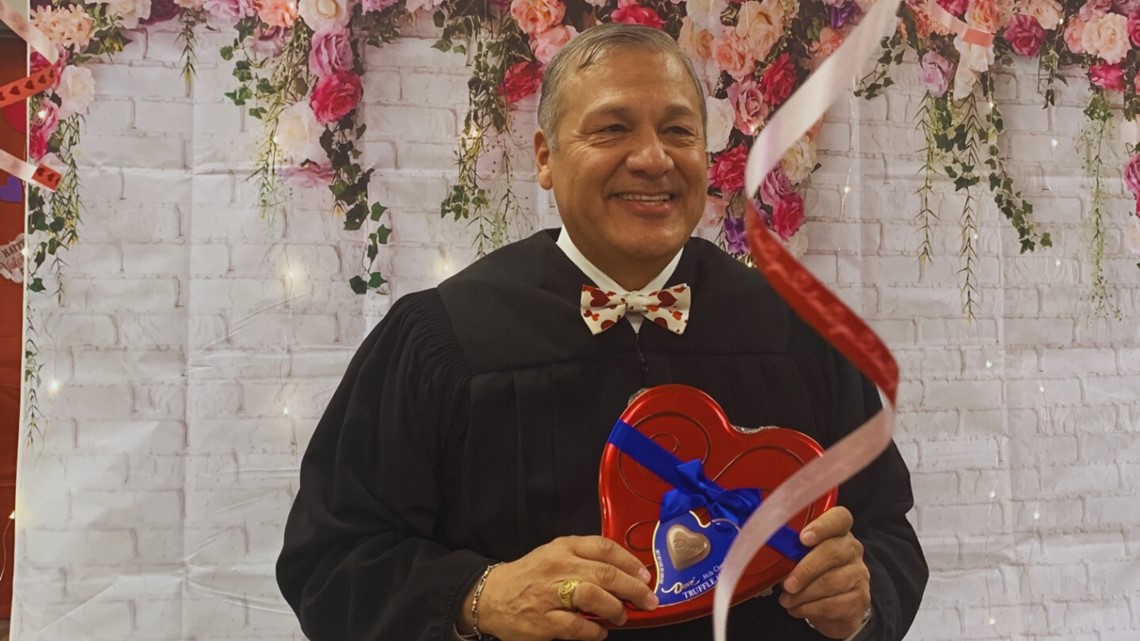 Judge happily weds couples for free every Valentine's Day | kiiitv.com