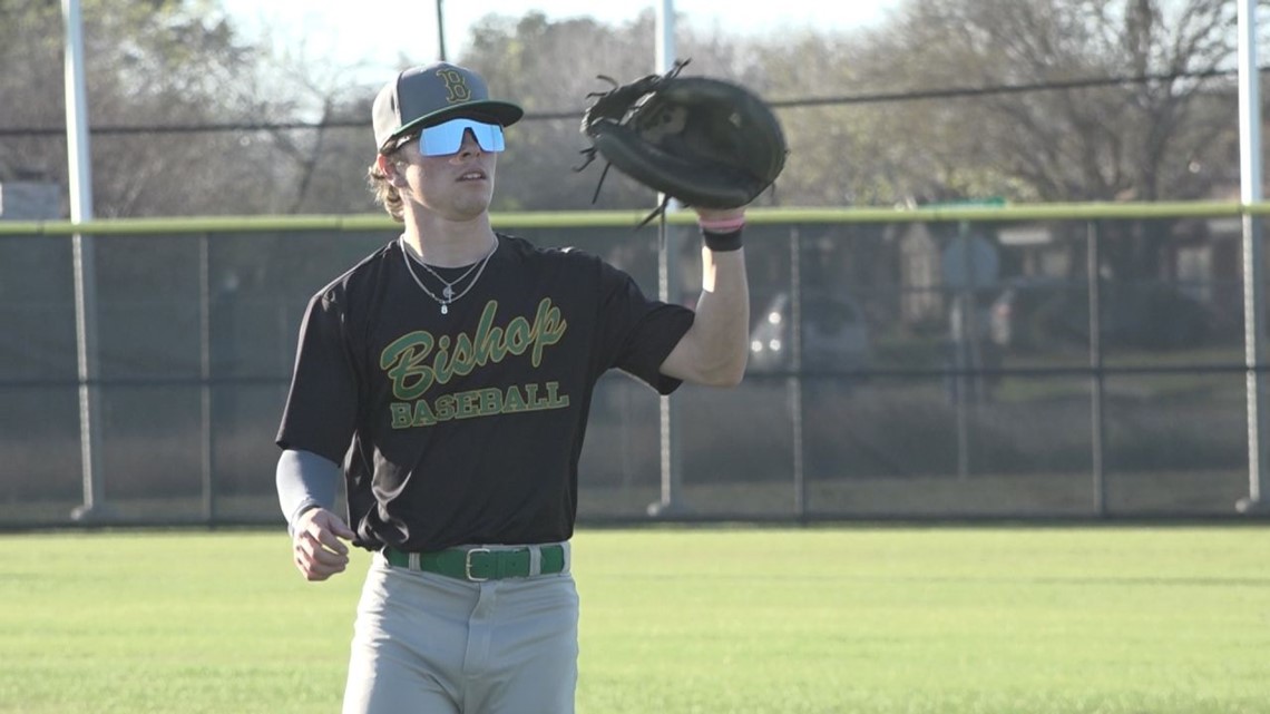Bishop baseball blocking outside noise as they move up a class | kiiitv.com