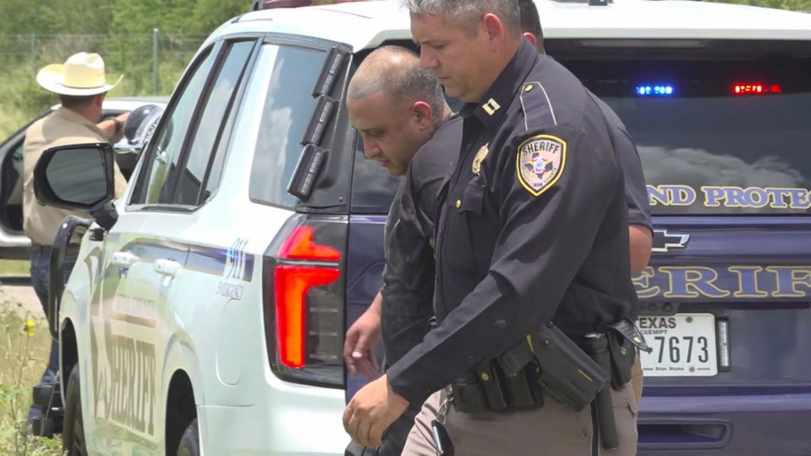 Suspect arrested after chase following Robstown robbery | kiiitv.com