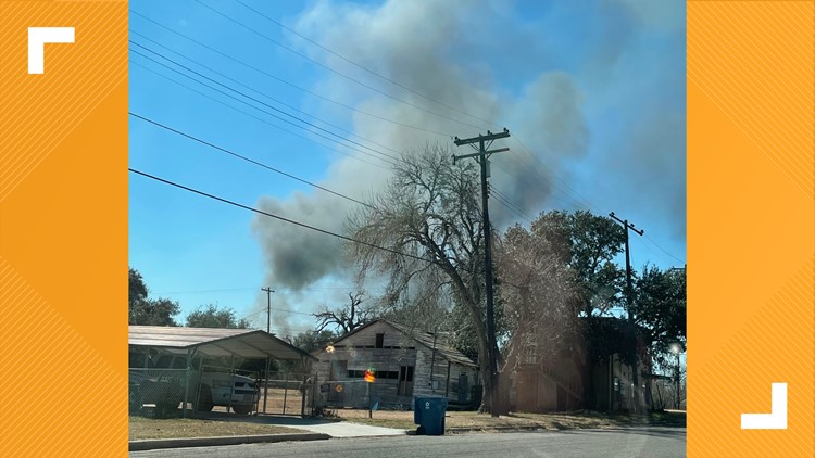 Structure fire in Beeville draws a dozen teams to the scene | kiiitv.com
