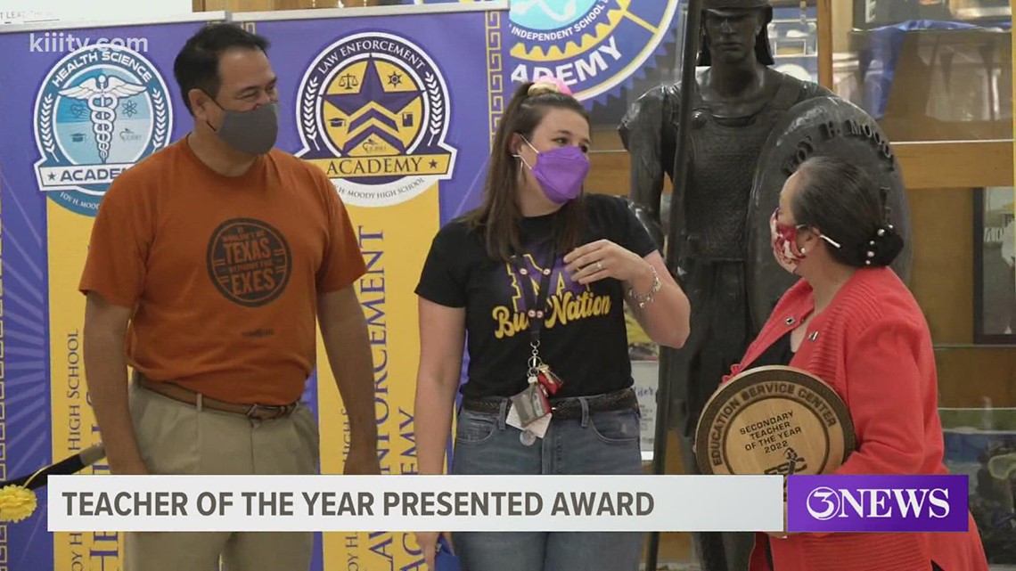 Moody High School teacher wins award | kiiitv.com