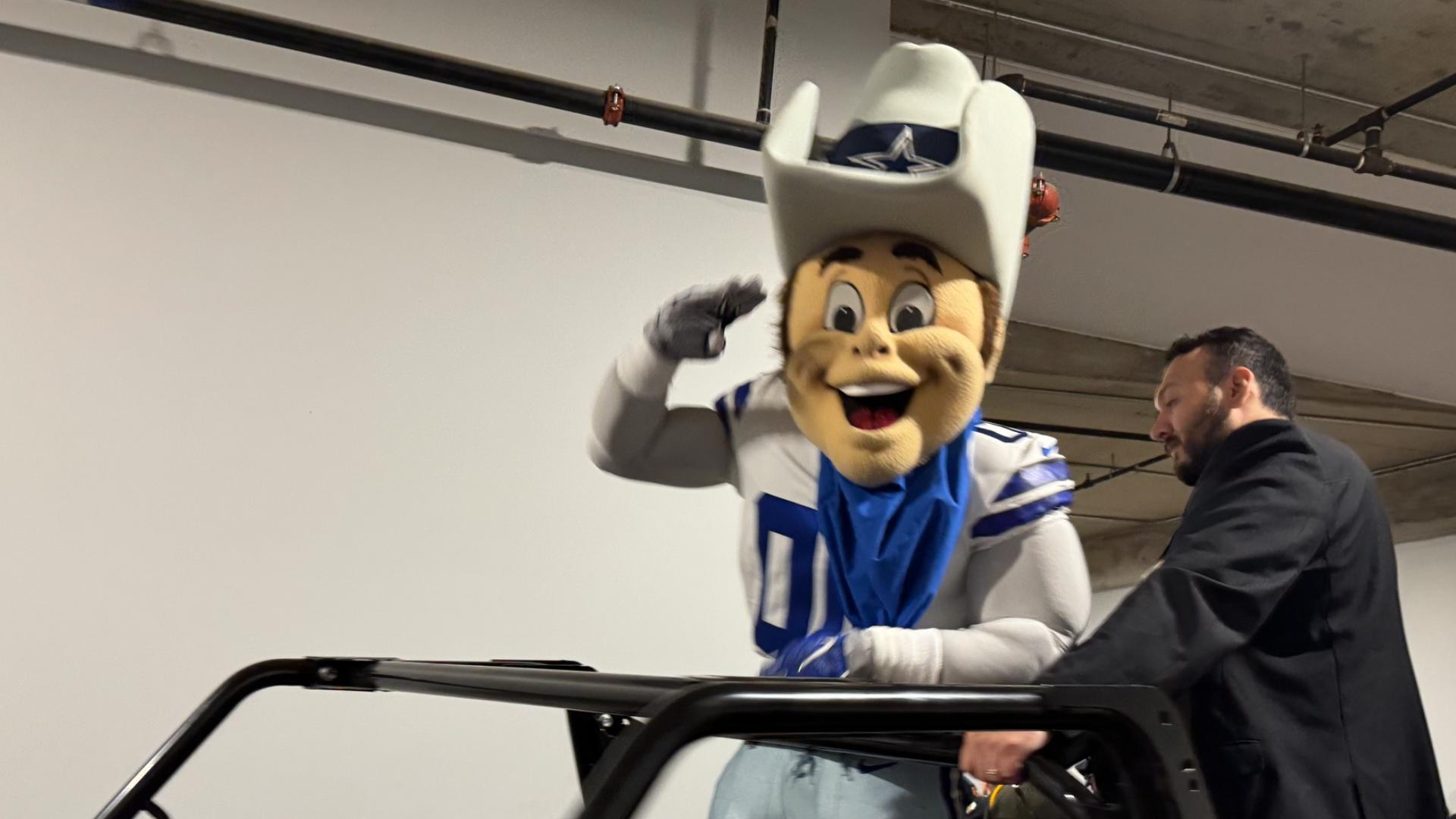 Cowboys QB Dak Prescott featured in new 'Venom' trailer | kiiitv.com