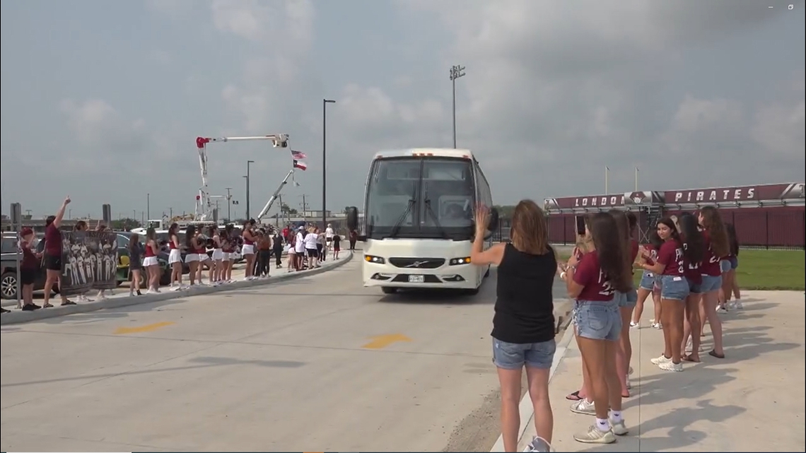London High School baseball team sendoff | kiiitv.com