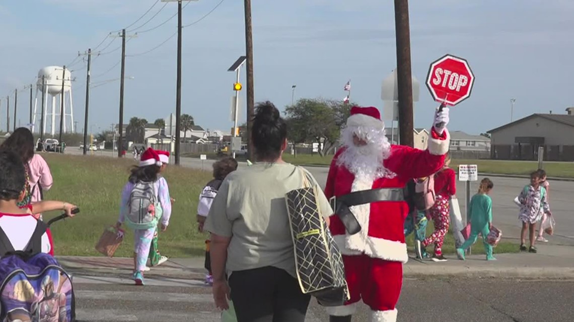 Portland crossing guard dresses as Santa | kiiitv.com