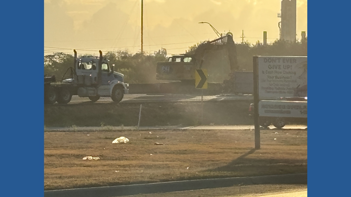 Southbound I-37 closed in Corpus Christi as crews clear early-morning ...