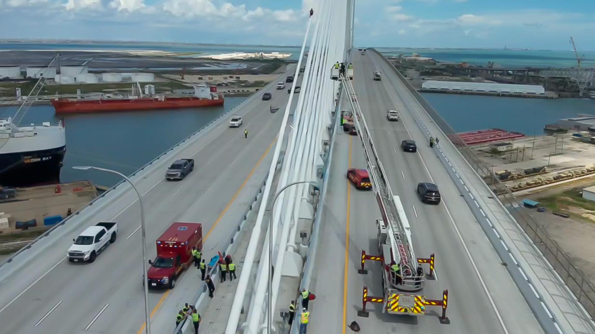 CCFD, CCPD team up to rescue climber on Harbor Bridge | kiiitv.com